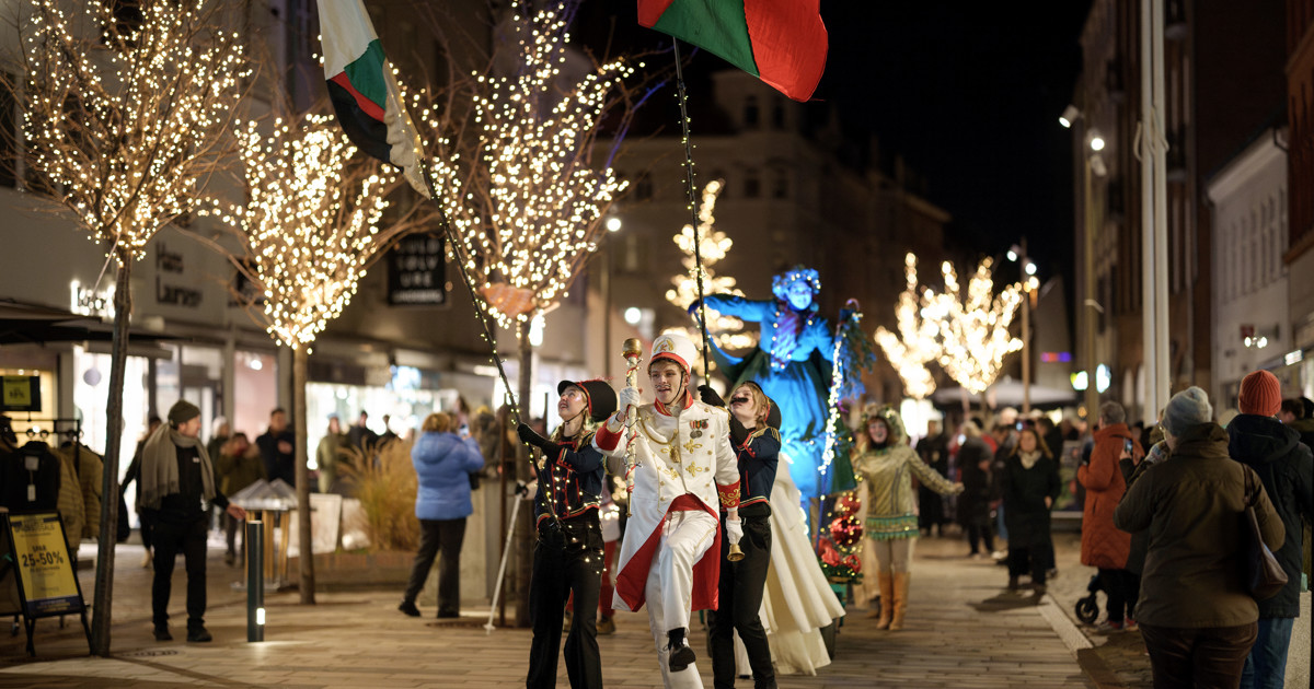 Glade jul, dejlige jul: Juleparade, risengrød, juletog og karruselture ...